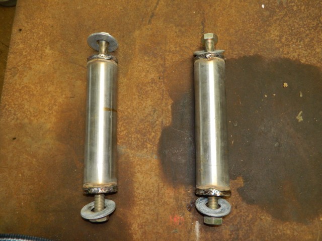 Deep South Kikos News: Homemade Mineral Feeder